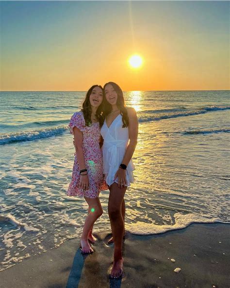 2 Brunette Beauties R Summertimegirls