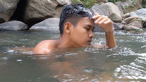 PEMUDA GANTENG MANDI DI SUNGAI YouTube