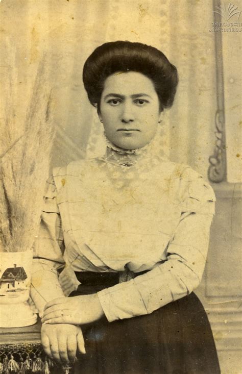 Iverieli უცნობი ახალგაზრდა ქალი აბაშა 100 წლის წინ