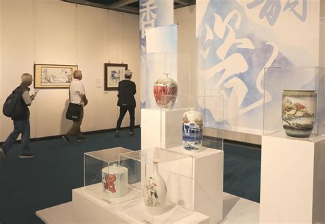 홍콩 고궁문화박물관 입장 위해 줄 선 관람객들 Xinhua