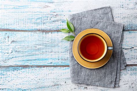 녹차 잎차 한 잔 파란색 나무 배경입니다 공간을 복사합니다 맨 위 보기 0명에 대한 스톡 사진 및 기타 이미지 0명 갈색 건강한 식생활 Istock