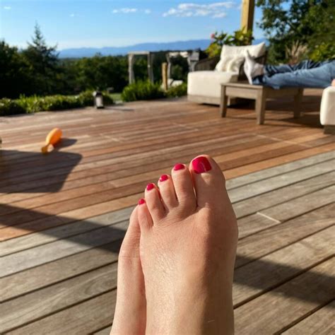 Savannah Bond Feet