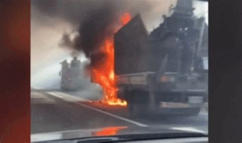 터널 불 시작된 그 트럭 기사 소화기로 꺼보려 했지만”