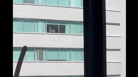 Exhibicionismo En El Poblado Graban A Hombre Masturbándose En La