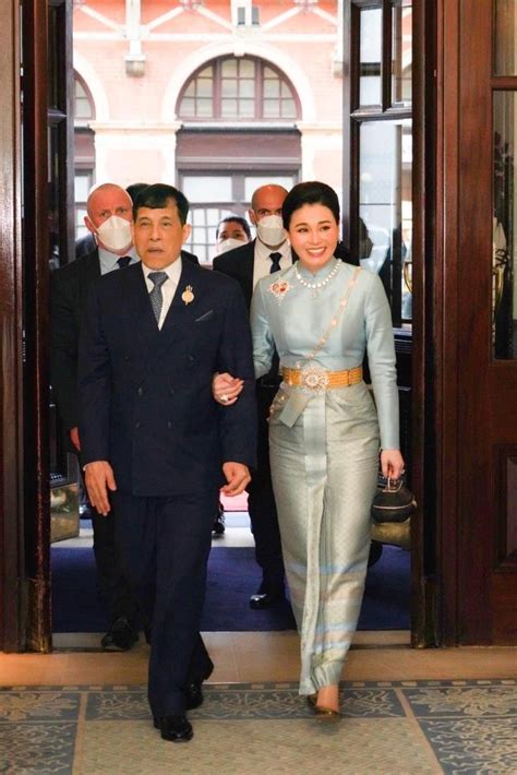 ในหลวง พระราชินี ทรงร่วมงานเลี้ยงรับรองพระราชพิธีบรมราชาภิเษก สมเด็จพระเจ้าชาลส์ที่ 3 ณ พระราชวั