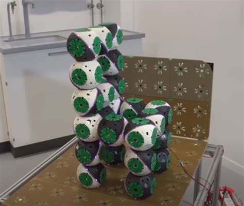 Self Reconfigurable Modular Robots Srmr Roombots Aneddotica