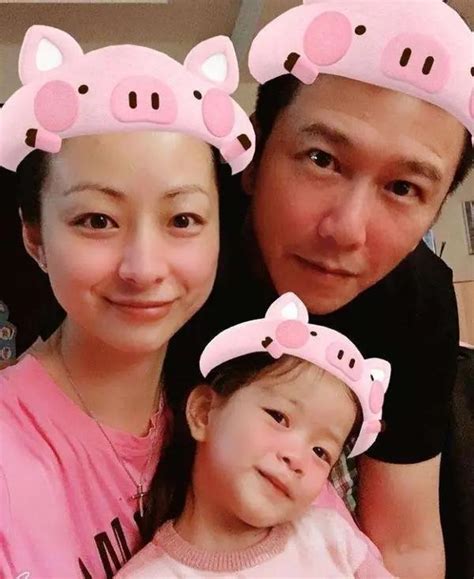 昔日情場高手溫兆倫，娶小20歲嬌妻浪子回頭，55歲成「女兒奴」 每日頭條