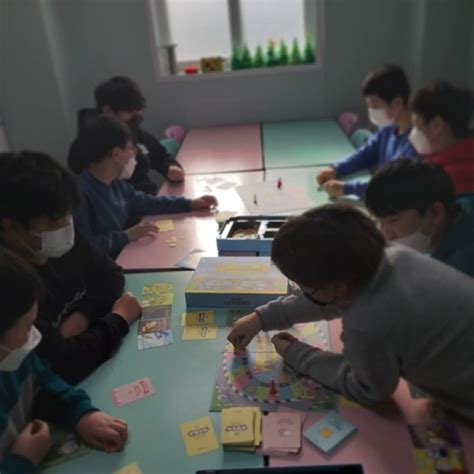 더즐거운교육 재능기부 코로나로 인해 거의 1년만 노을빛 지역아동센터 고학년 친구들 키도 크고 생각도