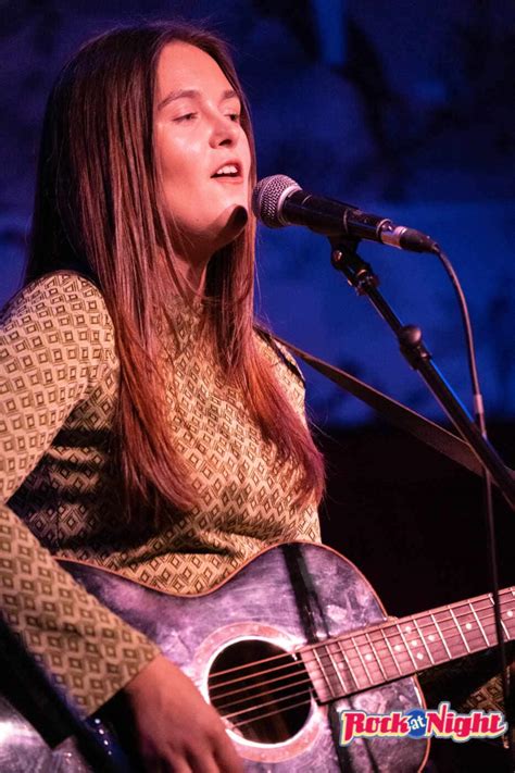 Neeve Zhara 2 Rock At Night