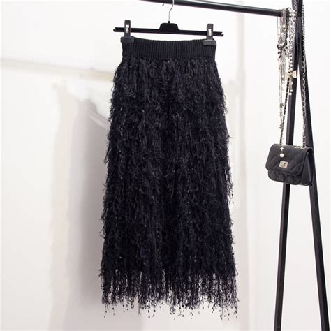 အကြီးစားစက်ရုံ ငှက်မွေး အမွေးပွား ရှည်လျားသော ဒီဇိုင်း သိုးမွှေးထိုး Package တင်ပါးဆုံရိုး စကပ