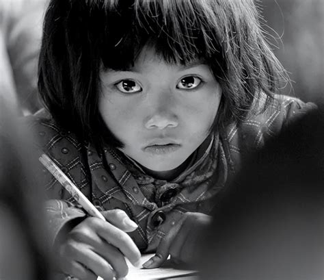 33年前，那个感动亿万人的“大眼睛”女孩，她如今怎样了？ 腾讯新闻