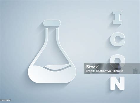 회색 배경에 격리 된 테스트 튜브 및 플라스크 아이콘을 종이 잘라 화학 실험실 테스트 실험실 유리 제품 종이 아트 스타일 벡터 0명에 대한 스톡 벡터 아트 및 기타 이미지