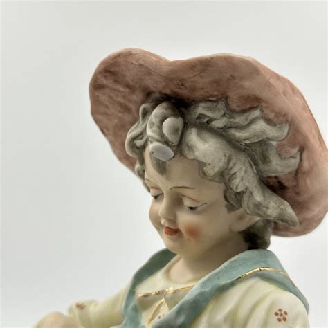 Статуэтка Мальчик с яблоком фарфор роспись Европа 1990 2010 гг стоимостью 9500 руб