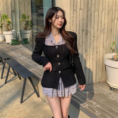 워너비뮤즈 무배🚀 하객룩강추🤍여신핏 허리보정 핵고퀄 트위드 스퀘어넥 노카라 자켓 골드 실버 버튼 어깨패드 긴팔 봄 아우터 간절기 데이트룩 하객룩 2col