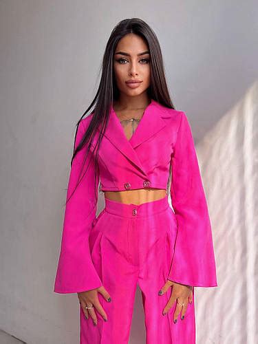 Купити Костюм жіночий стильний укорочений піджак на ґудзиках і широкі штани з високою посадкою