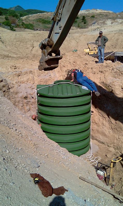 РЕЗЕРВОАР ЗА ВОДА 10 000 литра вертикален тип резервоари за вода за опасни отпадъци Креация