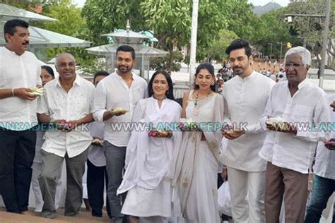 කදිරදිව්‍ය කතා වස්තුවේ නළු නිලියෝ කඳසුරිඳු ආශිර්වාදය ලබා ගනිති