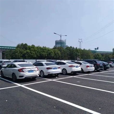 新增泊位280个！余杭区“锦银巷”停车场开放运营 改造 上下学 投入使用