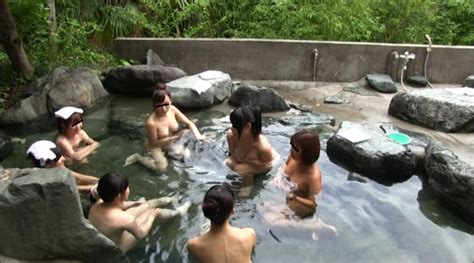 同窓会の旅館の露天風呂で同級生に される アダルト動画 Duga