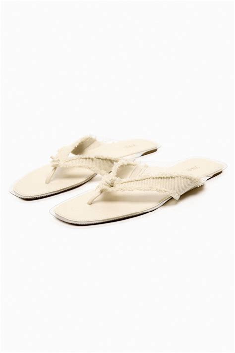 This Is What French Girls Are Wearing On Vacation Right Now Statementteam