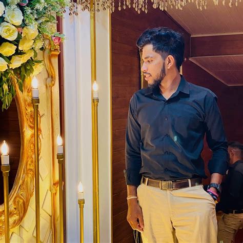 Filmbook 🔹red Notice 2021 🔹රතු වරෙන්තුව 🔹1h 58m 🔹action Comedy 🔹6 3 Imdb 🔹subtitls