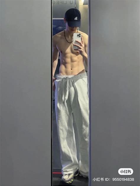 Pin de 𝐭𝐫𝐚 đ𝐚𝐨 𝐭𝐫𝐚𝐧 𝐜𝐡 em boy china Garotos sensuais Corpos de