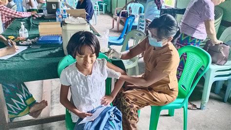 ကန့်ဘလူမြို့နယ်၌ အသက် ၅ နှစ်မှ ၁၂ နှစ်ထိ ကျောင်းသား၊ ကျောင်းသူများအား ကိုဗစ် ၁၉ ရောဂါကာကွယ်ဆေး