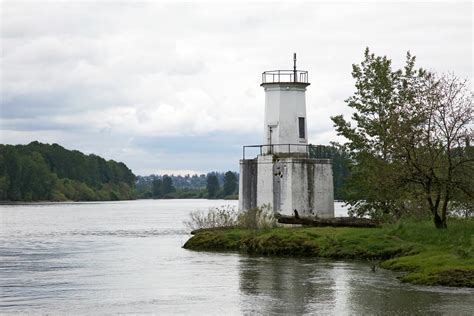 Find Oregons Smallest Lighthouse On Sauvie Islands Warrior Point Hike
