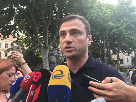 პარლამენტთან მიმდინარე აქციაზე ორი პირი დააკავეს • ზაზა სარალიძე