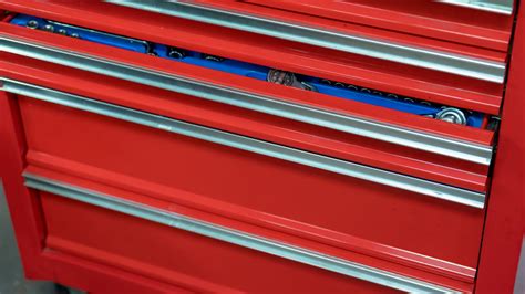 Craftsman Sparks Envy After Sharing Photo Of High End Equipment Bought From Local Thrift Store