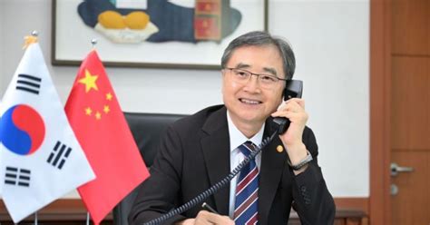 조현 외교장관 왕이 中외교부장과 첫 통화…한중관계 발전 공감대