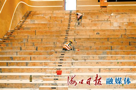海南省非物质文化遗产展示中心预计8月底基本完工项目施工人员装修