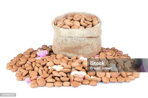 황마 가방은 이제 충원됨 진저고양이 너트 격리됨에 Over 인명별 Pepernoot에 대한 스톡 사진 및 기타 이미지 Pepernoot 주머니 가득 찬 Istock