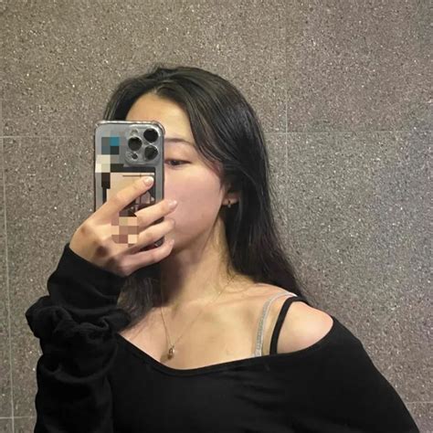 통통가능~77 여리여리 스트랩 오프숄더 루즈핏 티셔츠 에이블리 스토어