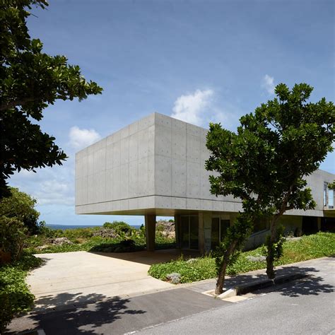 1100 Architect Updates 1970s Cottage Tucked Into Long Island Sand Dunes