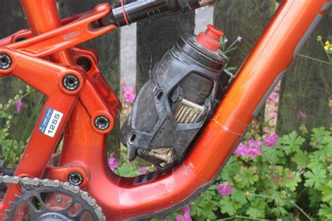 Review Syncros Is Tailor Cage Carries 19 Function Multi Tool Co2 Or