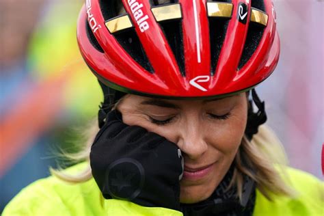 Bbc Radio 1 Presenter Mollie King Completely Overwhelmed After Cycling 500km For Comic Relief