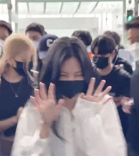Pin By Jennie On Candids Blackpink Concert Candid Pin By Jennie On Candids Blackpink Concert Candid