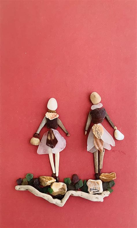 Sea Glassdriftwood And Pebbleart Gülen Driftwood Art Diy Sea Glass Art Projects Stone