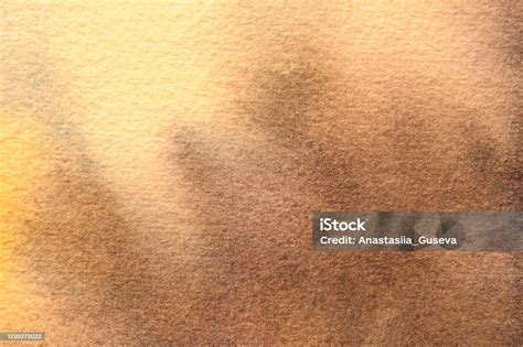추상 미술 배경 라이트 브라운과 베이지 색 황금 그라데이션 캔버스에 수채화 그림입니다 0명에 대한 스톡 사진 및 기타 이미지