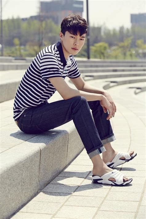 Jang Ki Yongs Feet