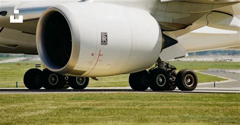 활주로에 대형 비행기 사진 Unsplash의 무료 Aviatická 이미지