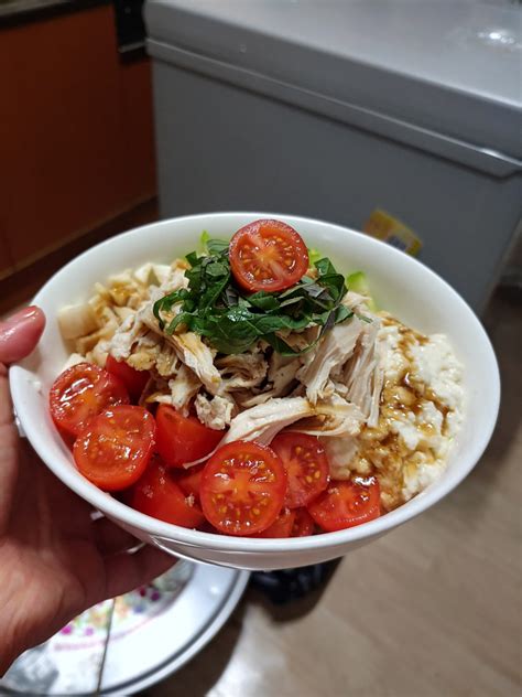 다이어트중에는 오리엔탈 닭가슴살 두부 샐러드