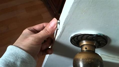 방문 잠겼을 때 열쇠없이 문열기the Method Of Opening The Door Without The Key When Closed Youtube