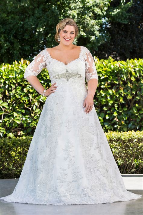 Discount Plus Size A Line Lace Wedding Dresses With Half Sleeves 2017