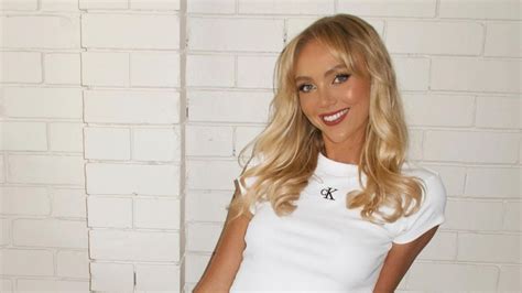 Kurz Vor Hochzeit Annie Knight Bietet Fans Private Dates An