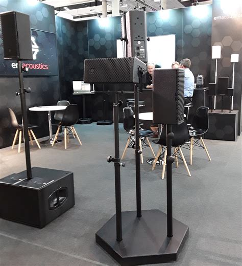 Em Acoustics R5 última Incorporación A Su Serie Reference