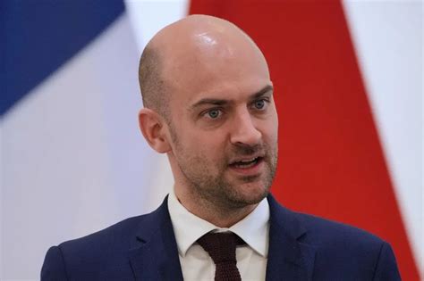 Глава МИД Франции Барро вспылил после вопроса о поддержке нацизма в Киеве