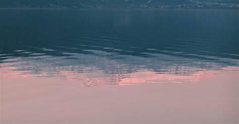 집 밖의 Ioannina 겨울 경치 경치가 좋은 고요한 고요한 풍경 그리스 그리스 풍경 그리스 호수 그림 같은 눈 물 반사 반사 사진 부드러운