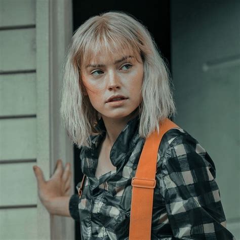 Viola Eade Icon Chaos Walking Lucy Hale Style Outfits Daisy Ridley